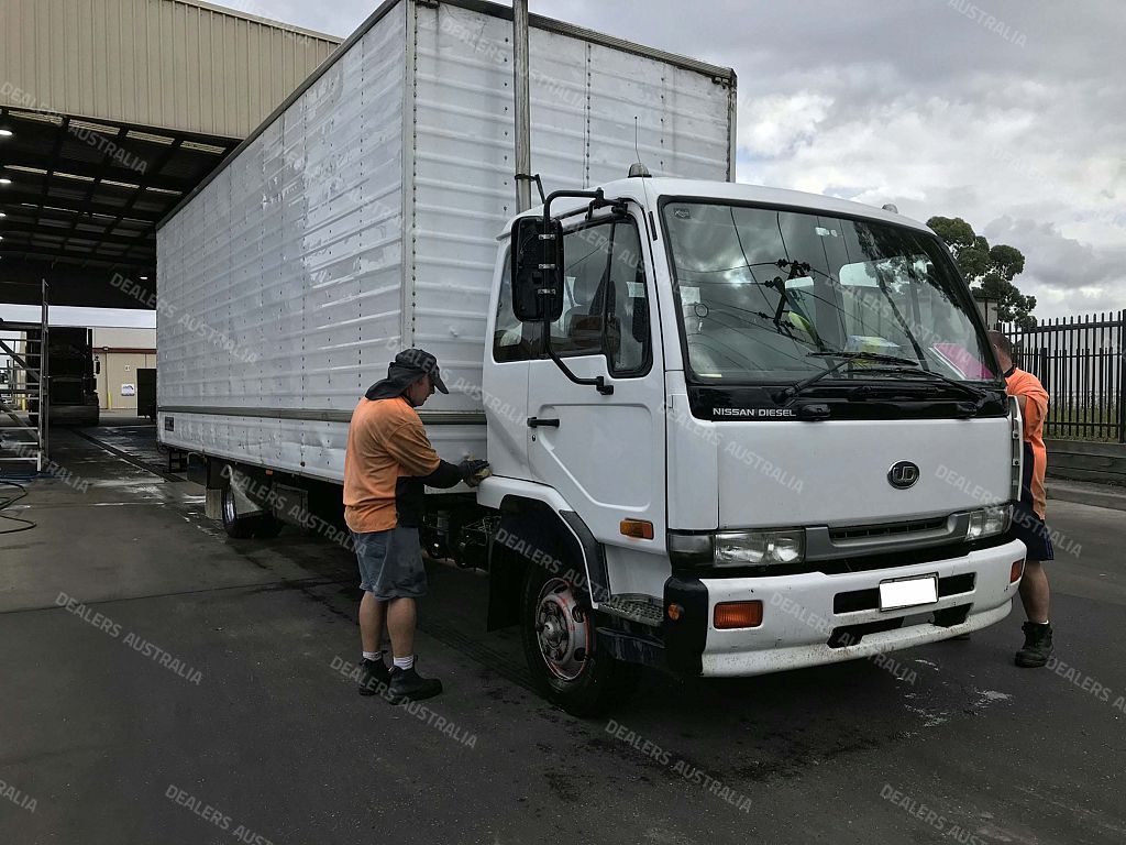 2000 Nissan UD MKB210 4x2 Rigid Furniture Removal Truck | Truck, Trailer & Heavy Equipment Auctions